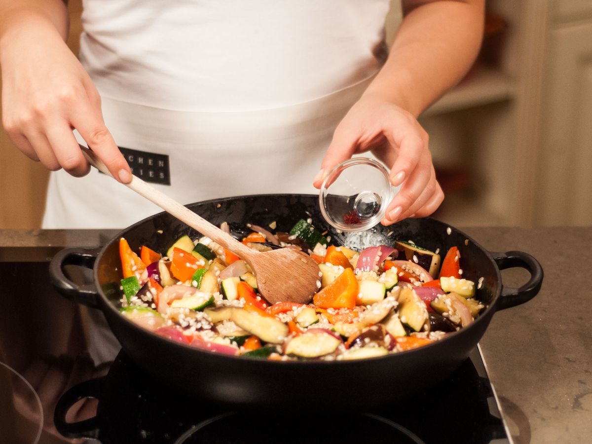 Veggie paella with zucchini and eggplant | Recipe | Kitchen Stories