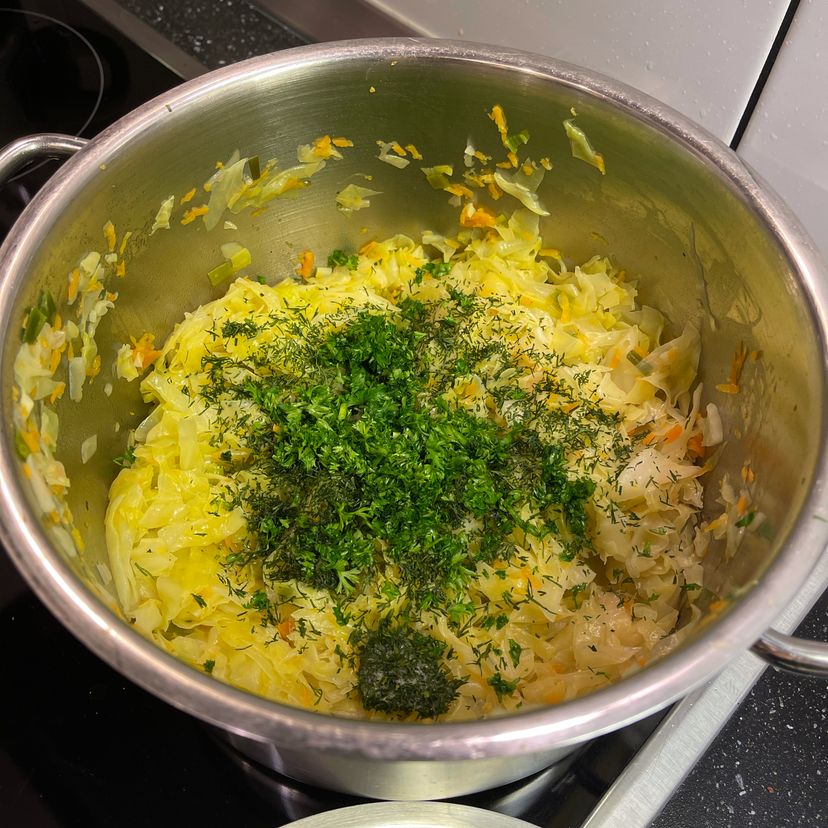 Gedünsteter Spitzkohl in Sahnescreme | Rezept | Kitchen Stories