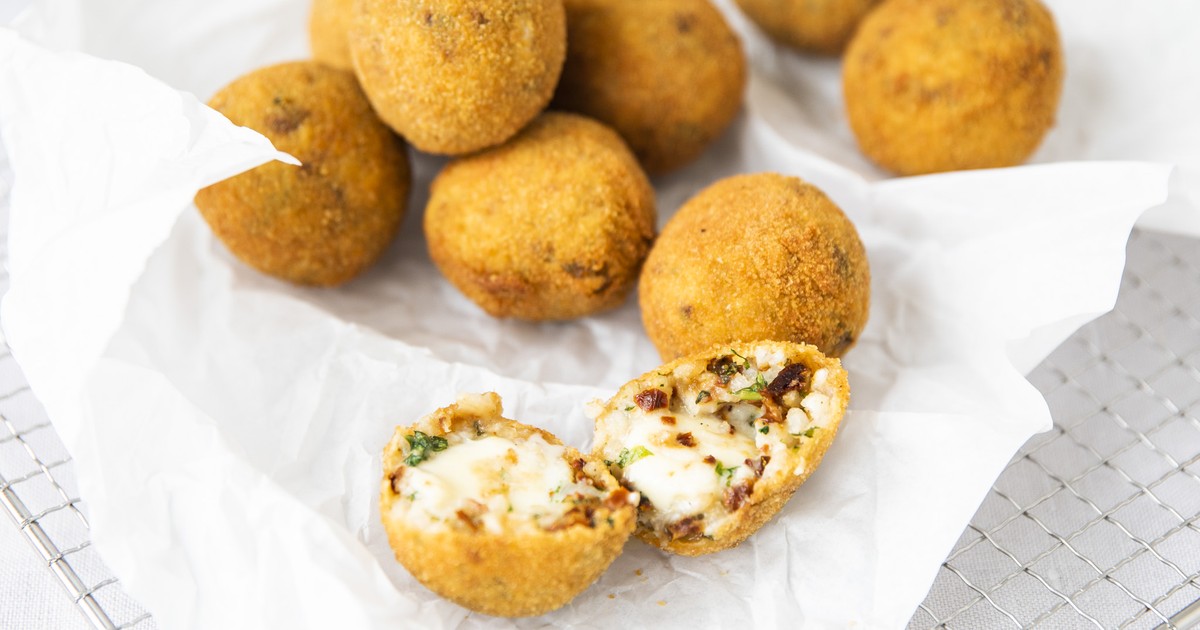 Easy mozzarella arancini | Recipe | Kitchen Stories
