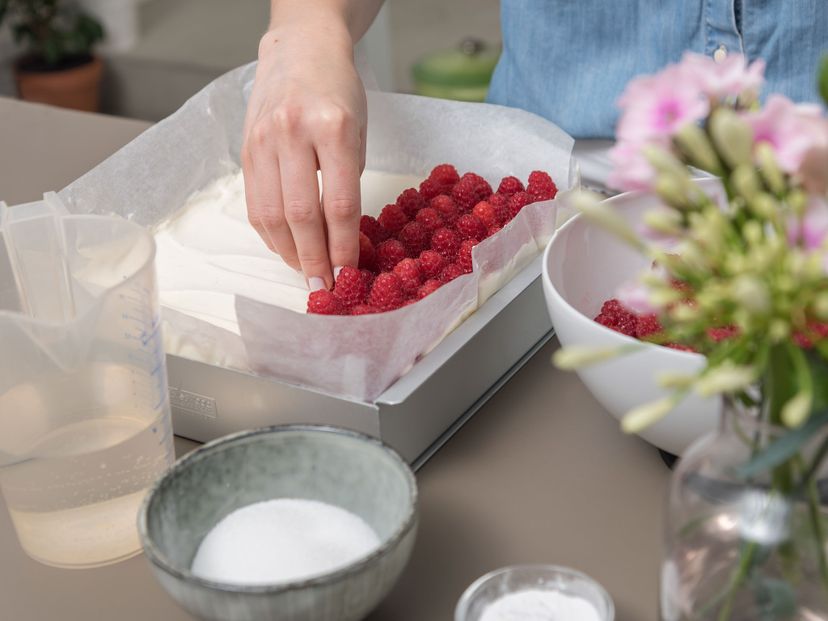 Raspberry sheet cake | Recipe | Kitchen Stories