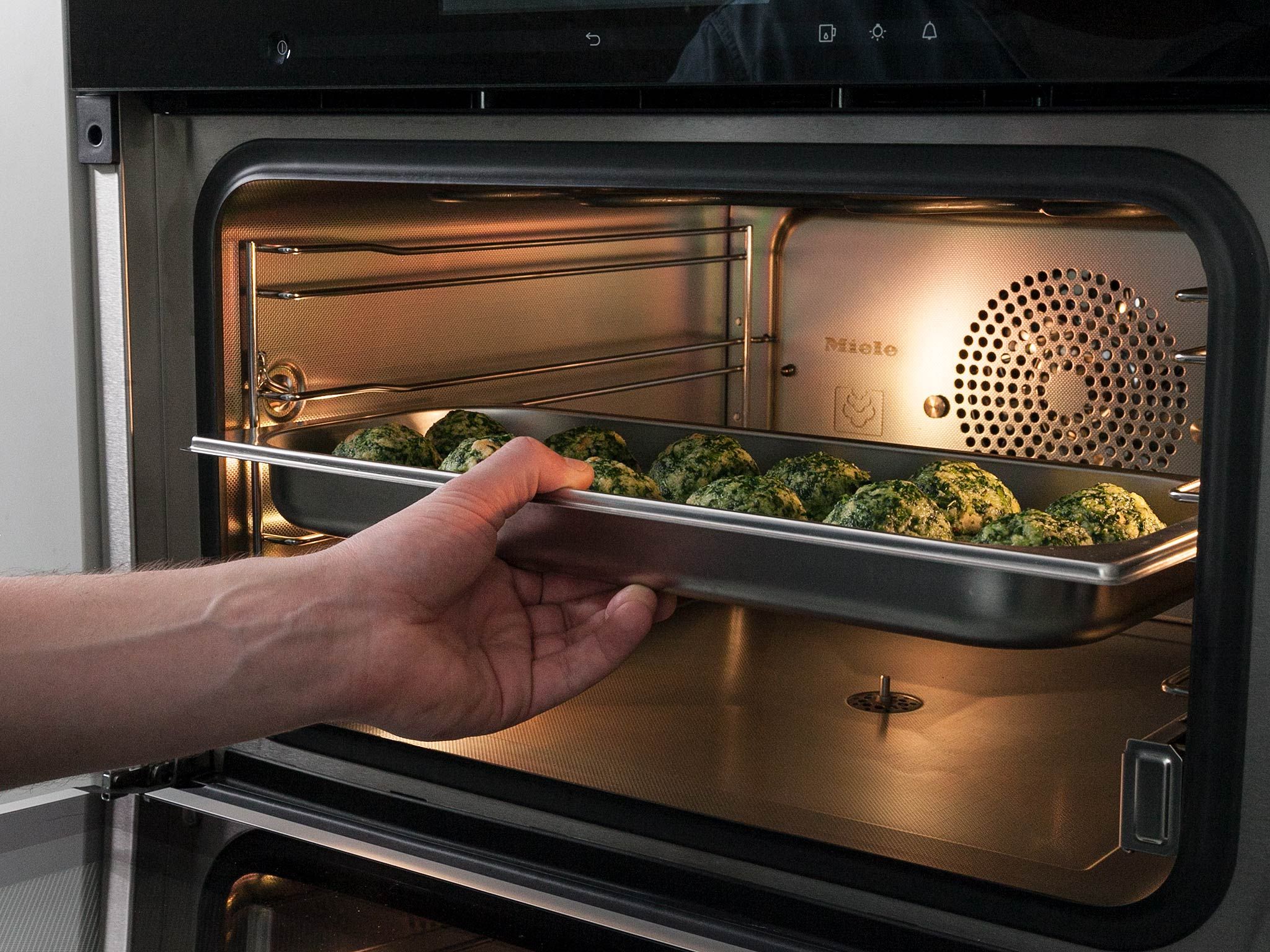 Spinach dumplings with radicchio | Recipe | Kitchen Stories