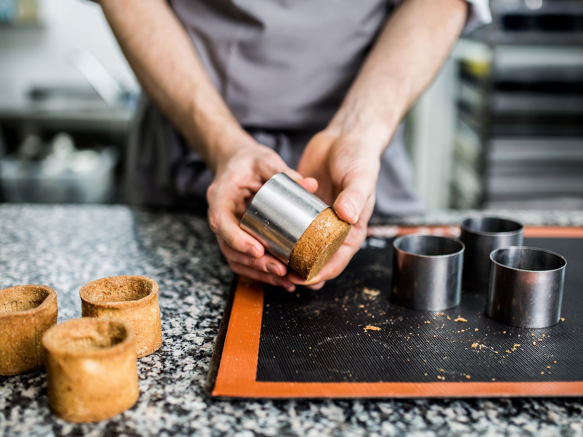 Espresso-filled cookie cups | Recipe | Kitchen Stories
