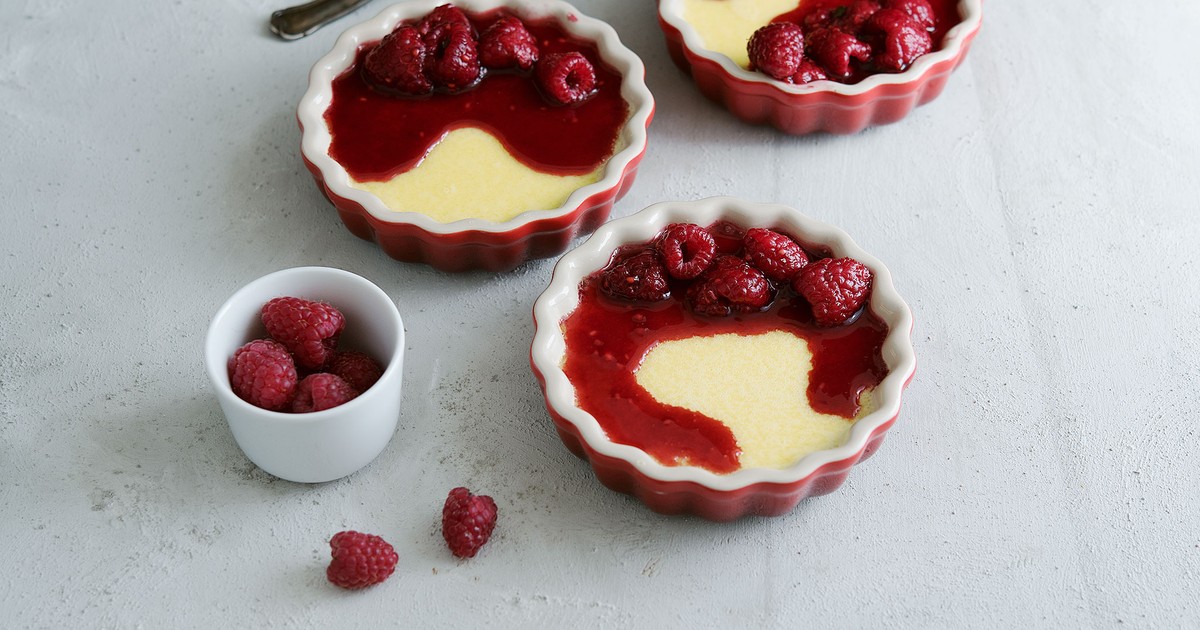 Baked vanilla pudding with warm raspberries | Recipe | Kitchen Stories